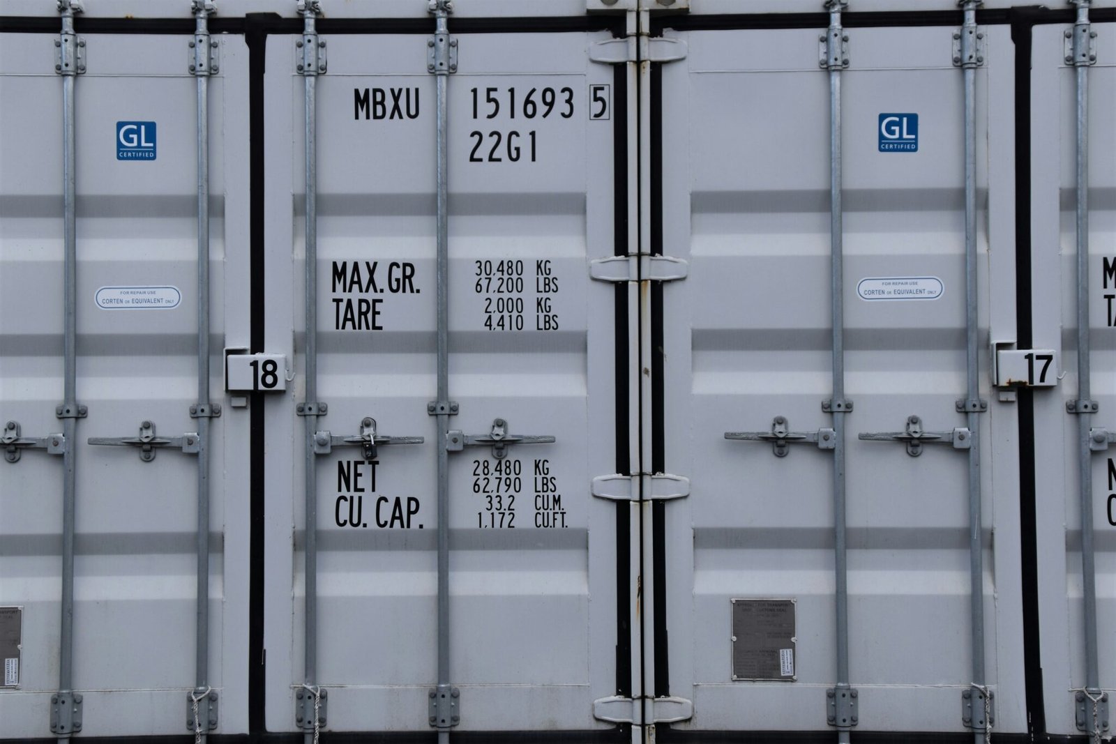 Pallet Loading Guide: How Many Standard Pallets Fit in a Container?